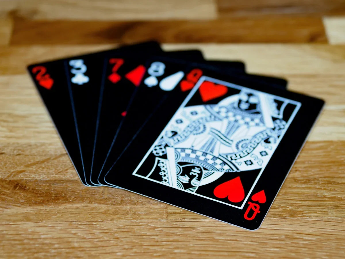 Questions and Answers about Card Games for Socializing – Nerdbutiken